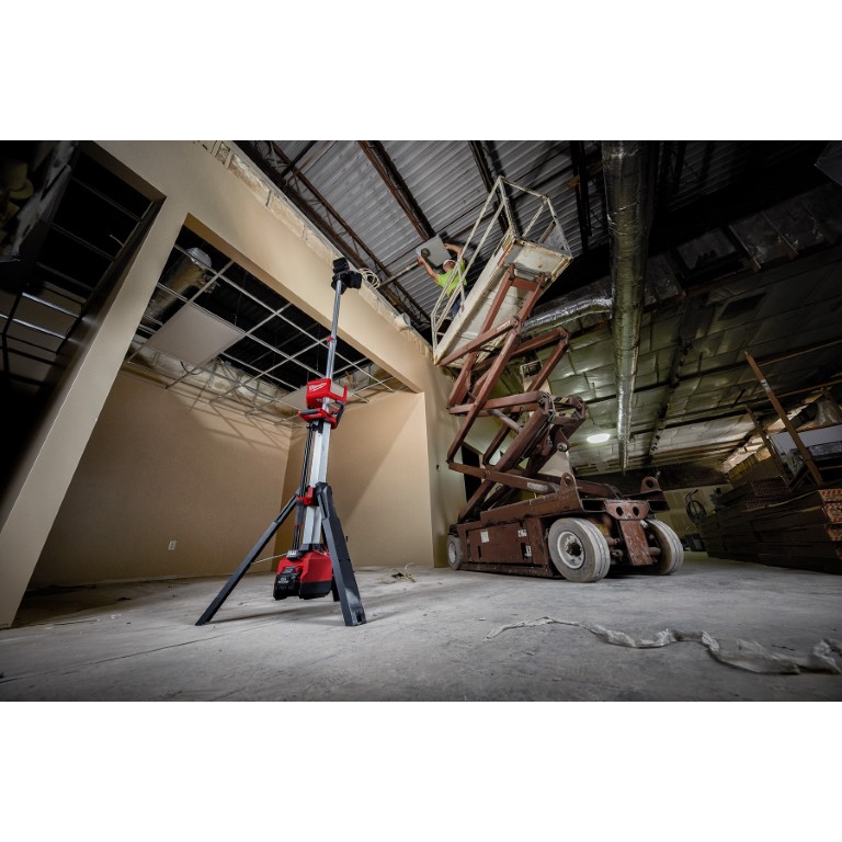 Linternas y lámparas Milwaukee | Acero Comercial Ecuatoriano